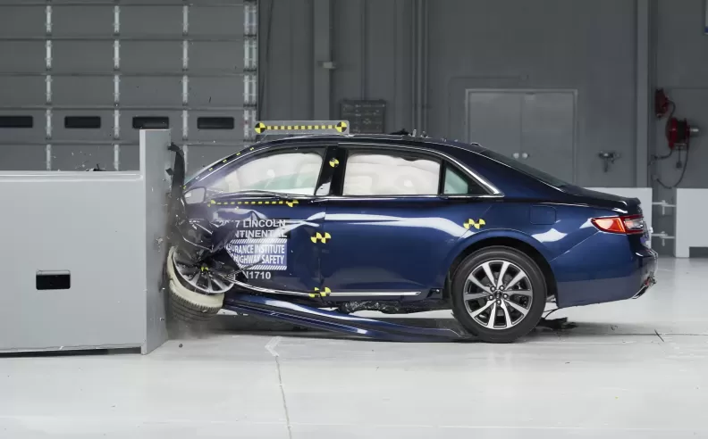 Mercedes C-Class Only Luxury Sedan to Pass 2025 IIHS Tests