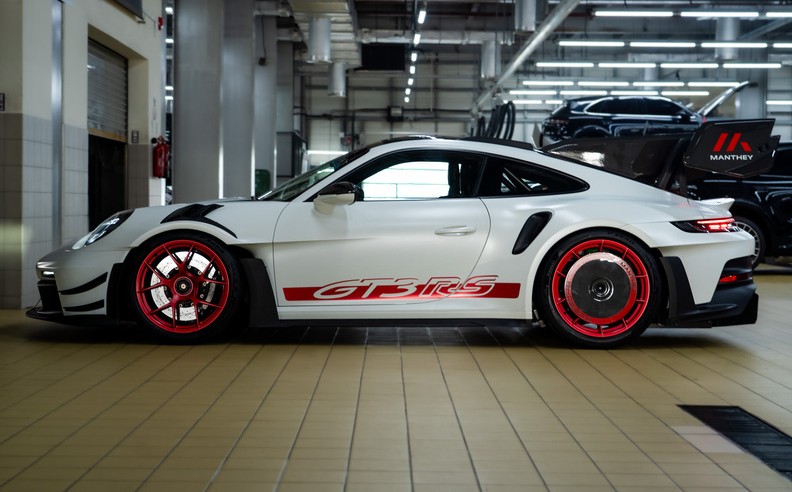 Porsche Abu Dhabi Installs Manthey Kit on 911 GT3 RS