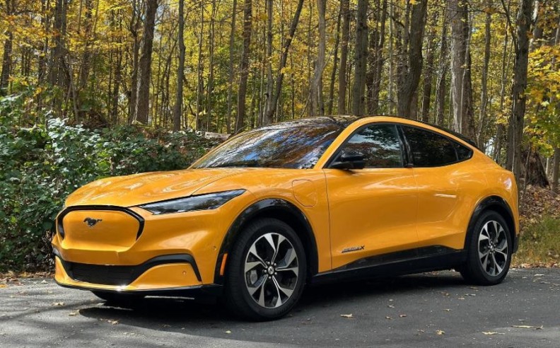 2025 UAE Electric Car Buying Guide and Top EV Picks