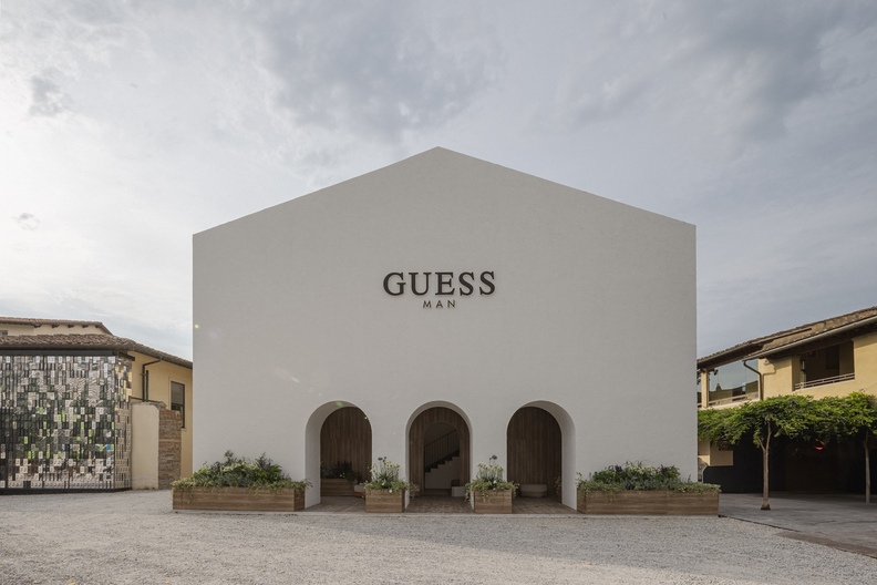 GUESS MAN Debuts Bold Collection at Pitti Uomo 108