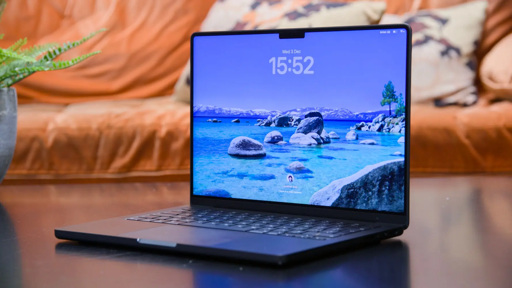 MacBook Pro M5 Rethinks Work With Silence Stability